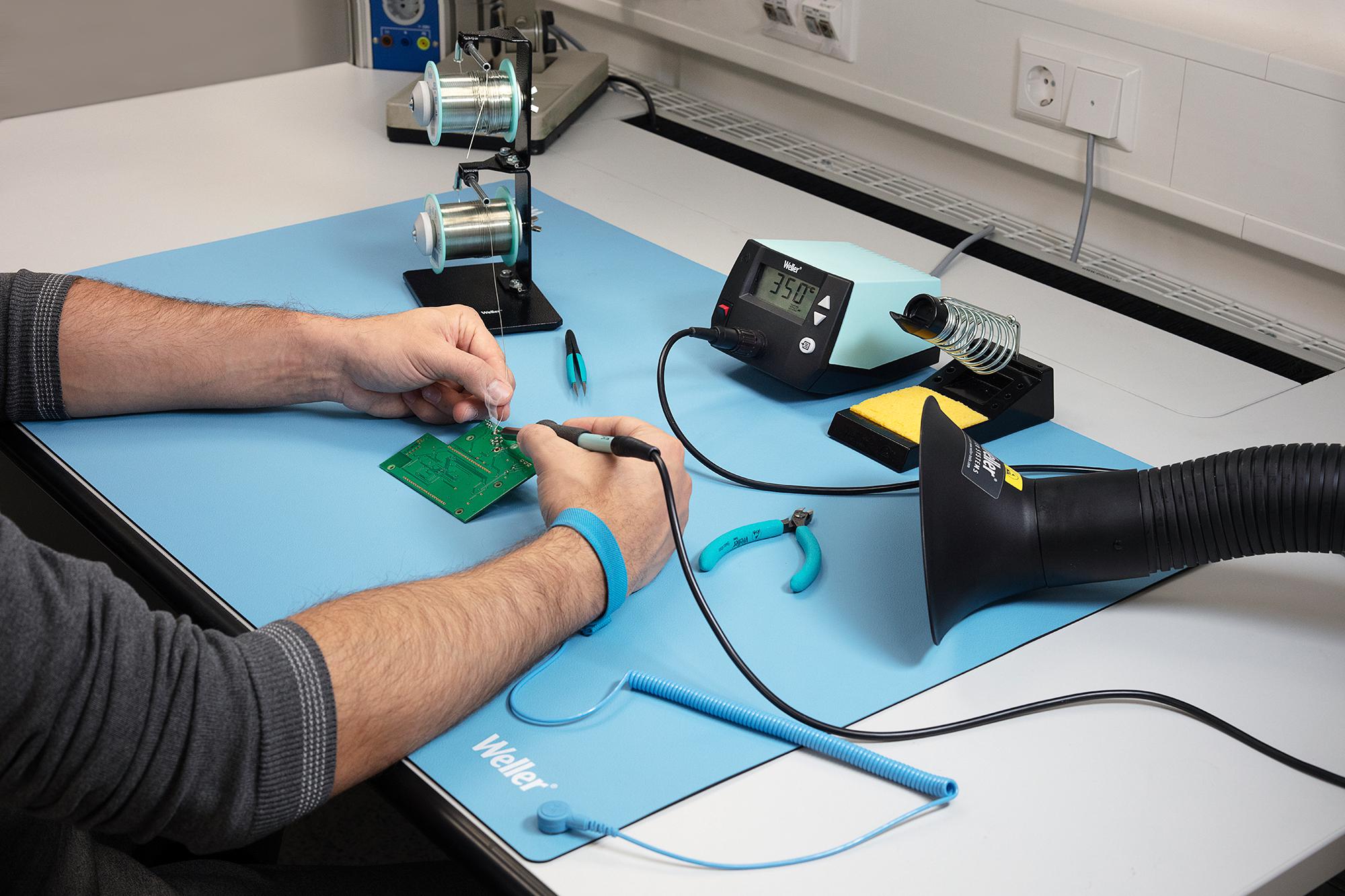 T0051403699 - Weller - ESD Mat, Blue, 900 mm x 600 mm